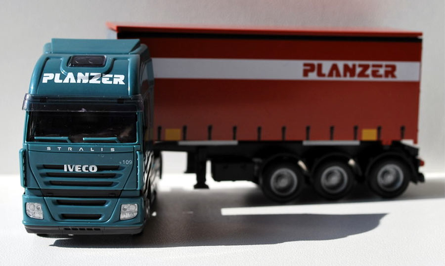 Rietze Modell-Lkw für PLANZER,