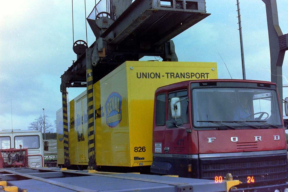 Lkw-Foto : Ford Transcontinental 4420 von Union-Transport, D - Düsseldorf